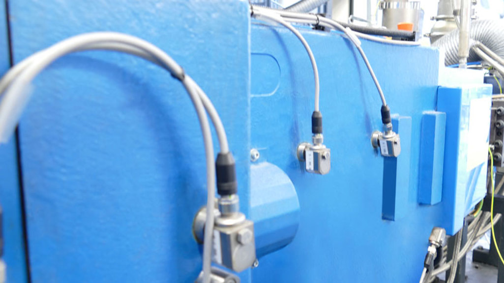 ZSK Extruders in Focus: Condition Monitoring System Ensures Smooth ...